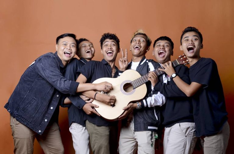 Profil Biodata Aftershine Yang Terkenal Lewat Lagu Yowes Modaro Dan Aku ...