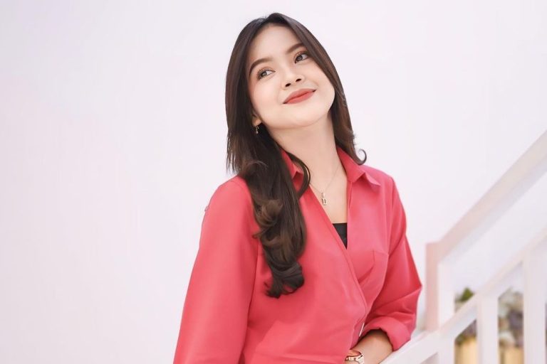 Profil Biodata Dinda Teratu Lengkap, Umur, Agama, Pacar dan IG Asli ...
