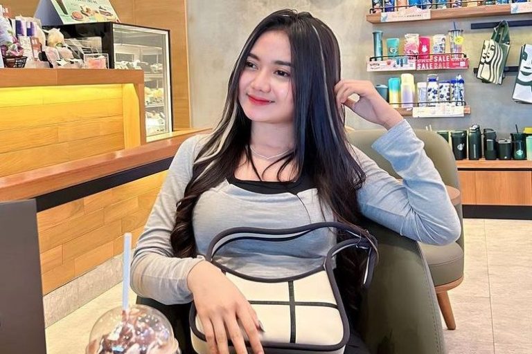 Mengenal Dekat! Profil Biodata Monic Monica, Penyanyi Cantik Asal Pati ...