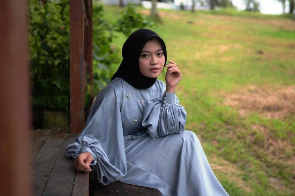 Profil Biodata Revina Alvira Lengkap, Penyanyi Lagu Gara Gara Sebotol Yang Viral – Lagi Trending