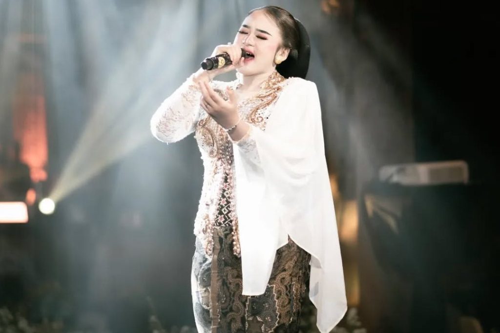 Profil Biodata Niken Salindry Lengkap, Umur, Asal dan Agamanya – Lagi Trending