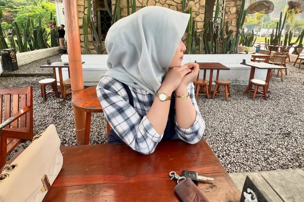 Profil Biodata Bu Guru Salsa Lengkap, Umur, Asal dan Nama Suami – Lagi ...